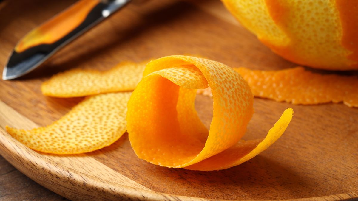 4 Ways To Use Orange Peels In The Garden To Help Plants | Gardening ...