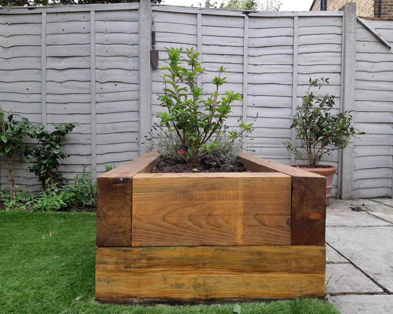 This sleepers planters garden makeover makes a big impact | Gardeningetc