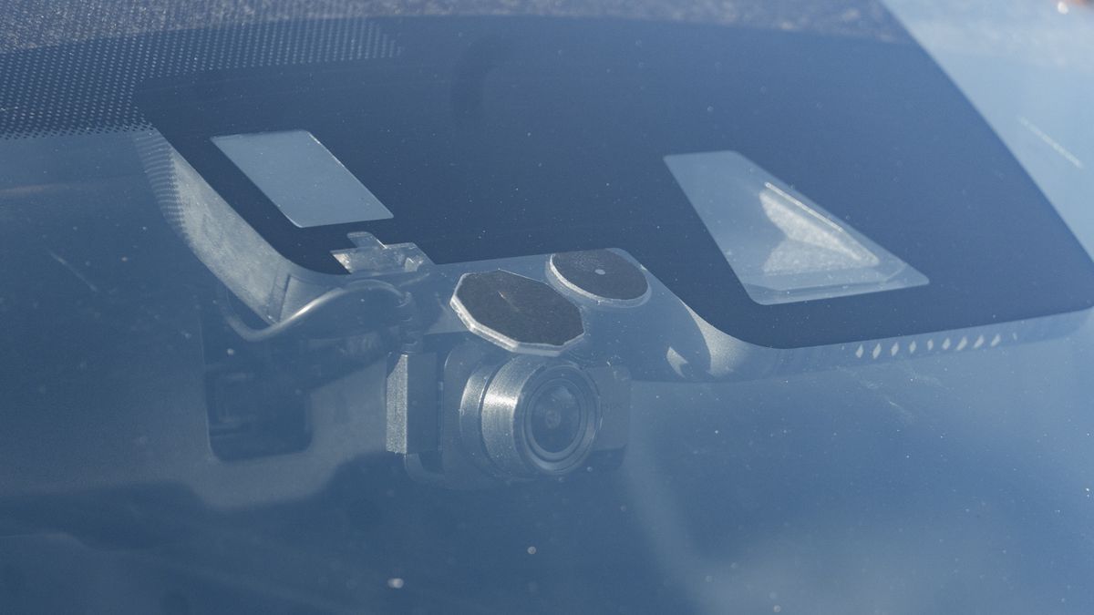 Garmin Dash Cam Mini 3 review: same great design, now with less glare ...