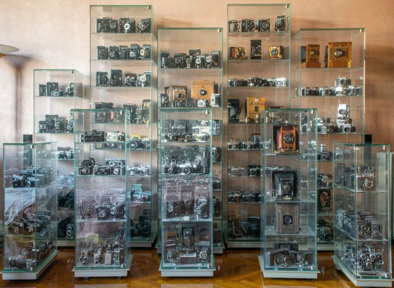 Wow! This lifetime collection of 402 antique cameras could sell for ...
