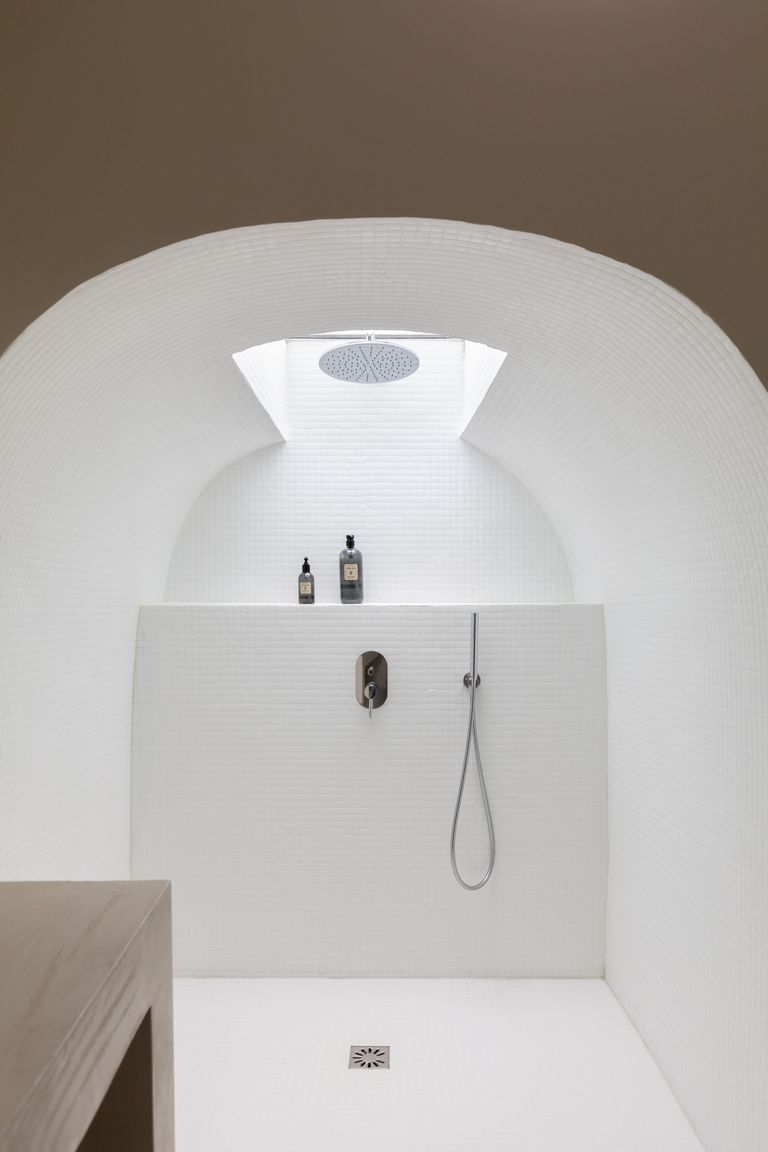 7 Disastrous Bathroom Layout Mistakes to Avoid in Your Home | Livingetc