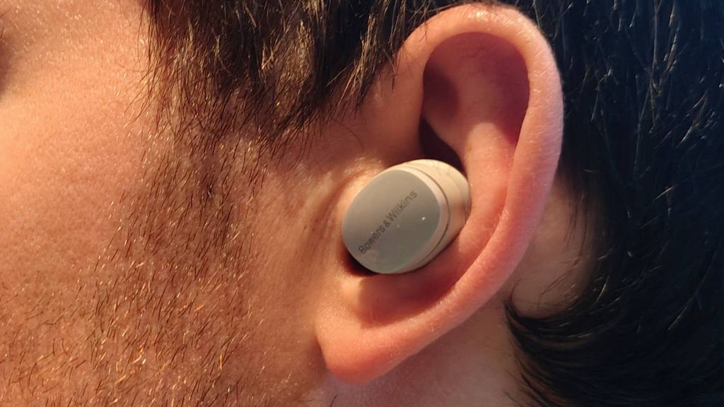 Bowers & Wilkins Pi6 review: great sounding earbuds with a classy build ...