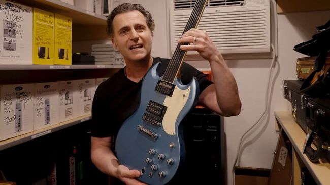 The 17-string bass Elwood Francis played during a ZZ Top show was a ...