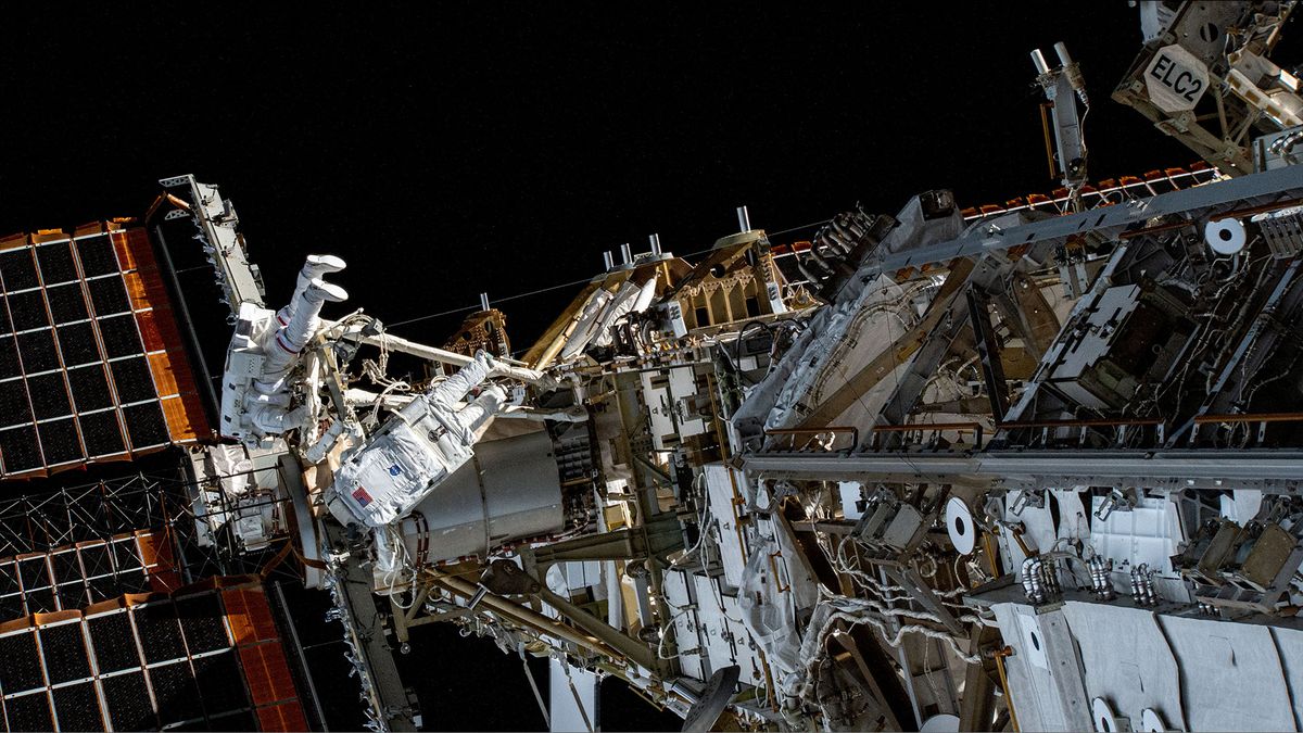 15 jaw-dropping spacewalk images | Live Science