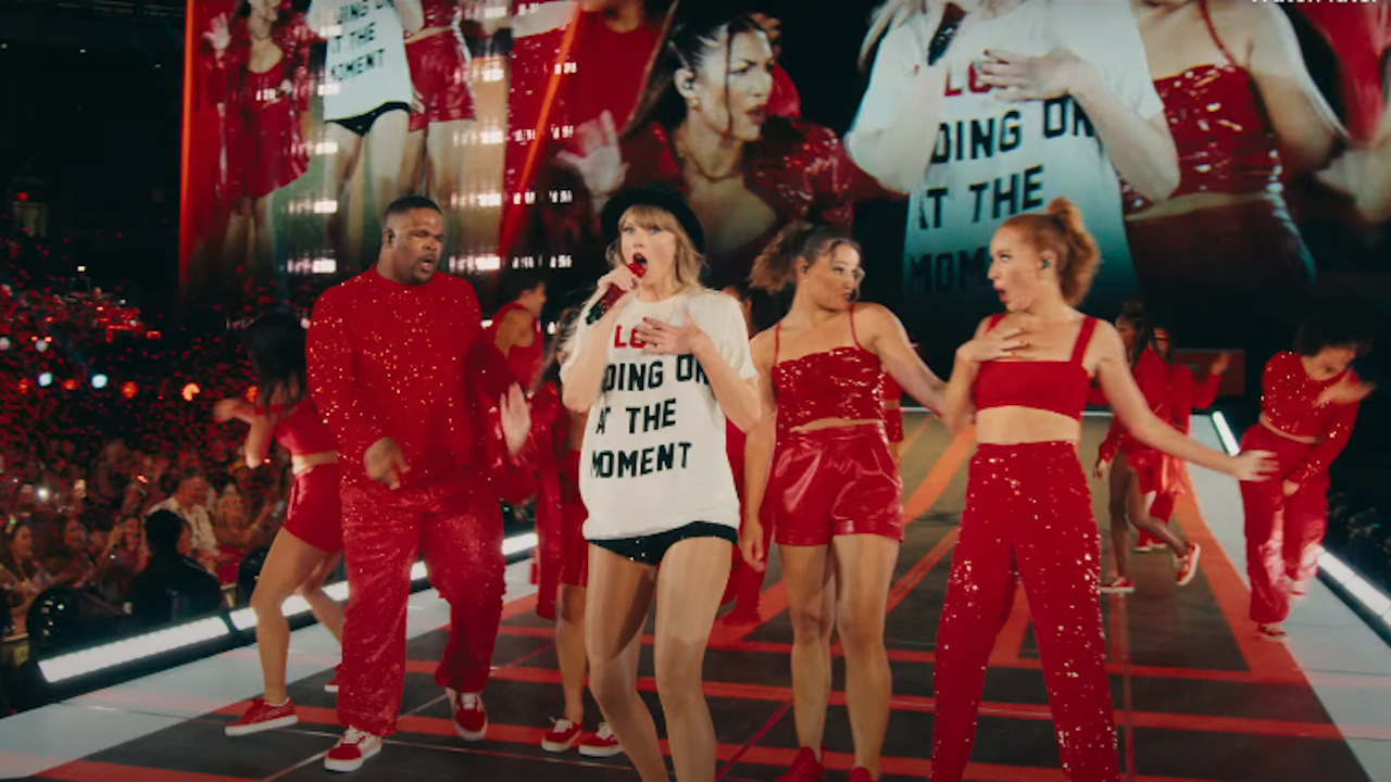 After Christopher Nolan Gave Taylor Swift Props Over The Eras Tour ...