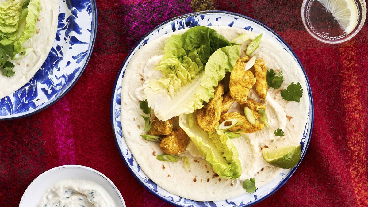 Spicy chicken wraps | Lunch Recipes | GoodtoKnow