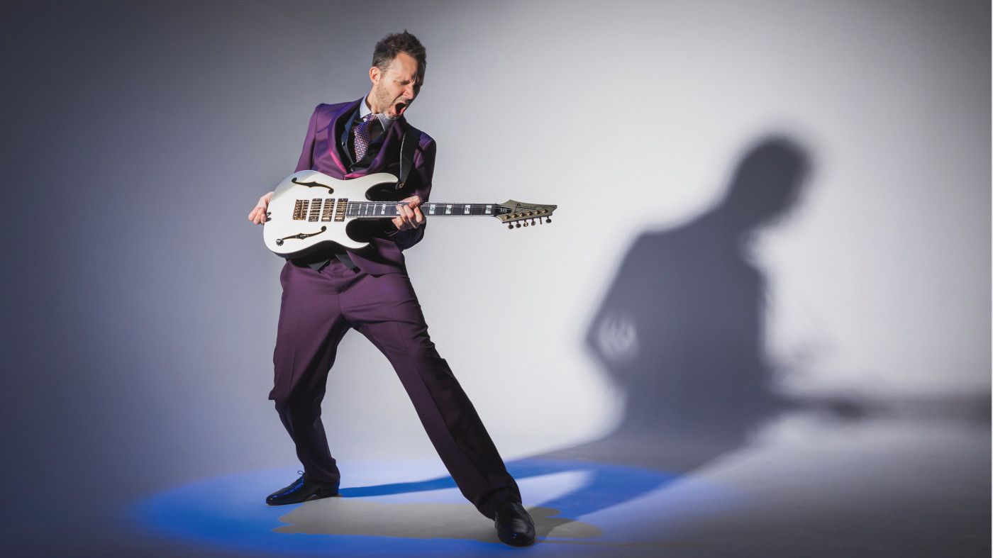 Paul Gilbert shows you how to play his blistering guitar licks in this ...