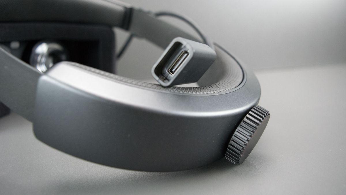 HP Windows Mixed Reality Headset Review: Narrow FOV Is Not What You ...