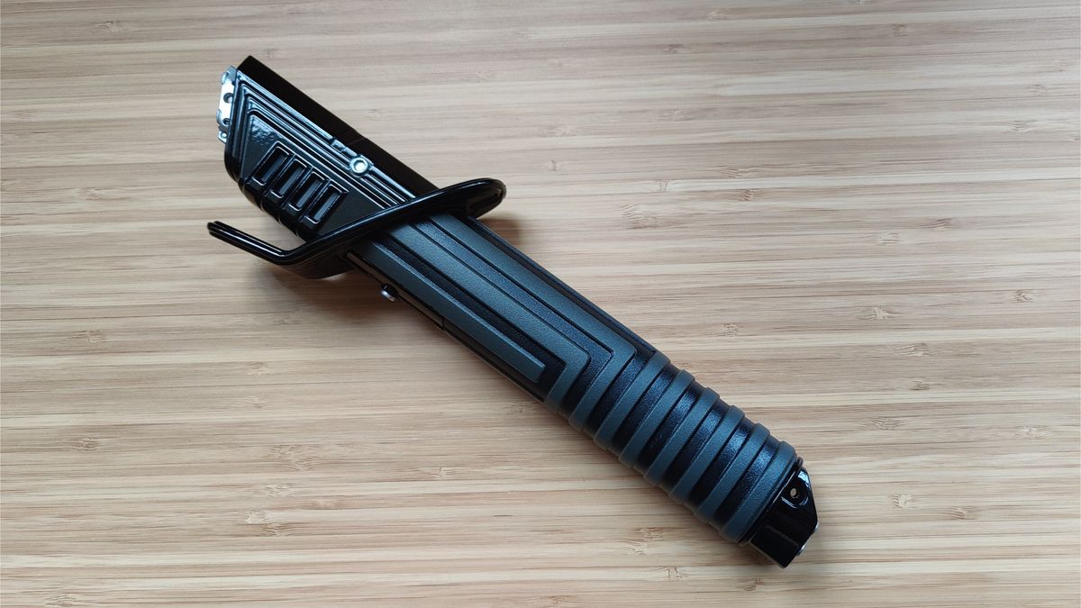 Mandalorian Darksaber Force FX Elite Lightsaber review | Space