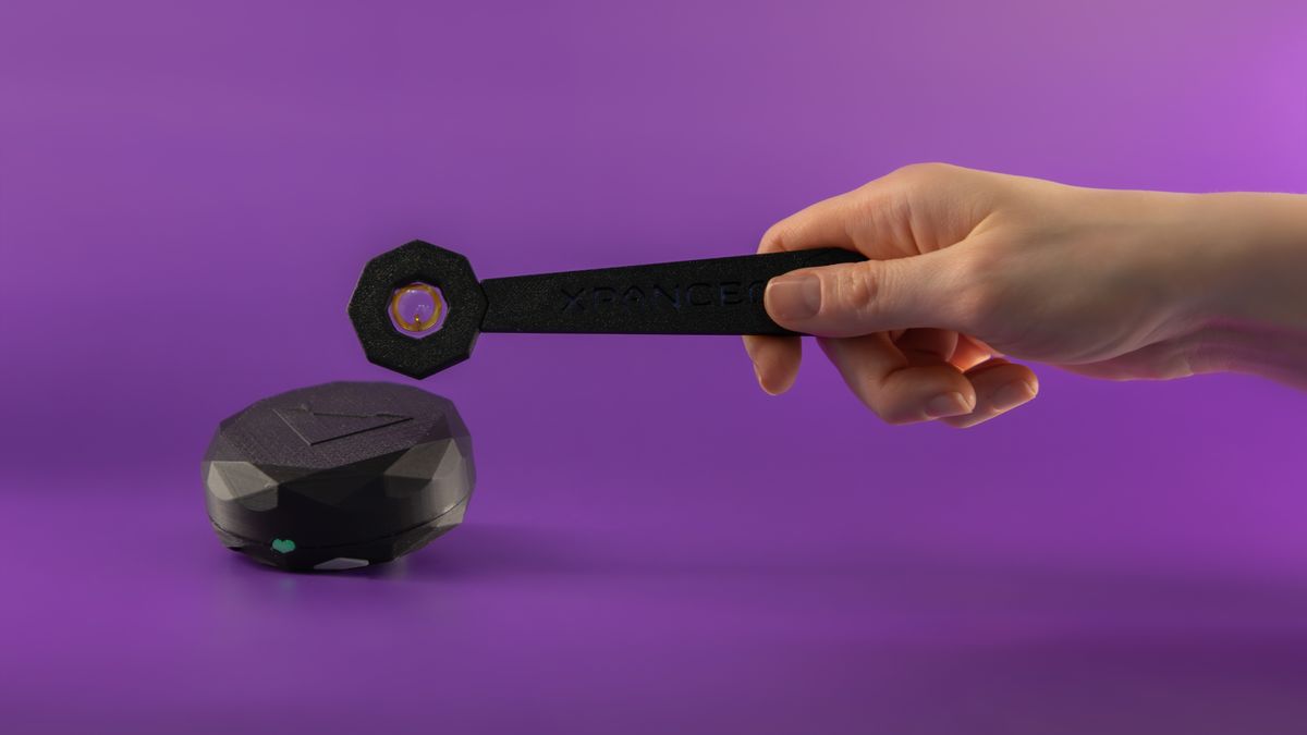 These smart contact lens prototypes could convince future me to ditch ...