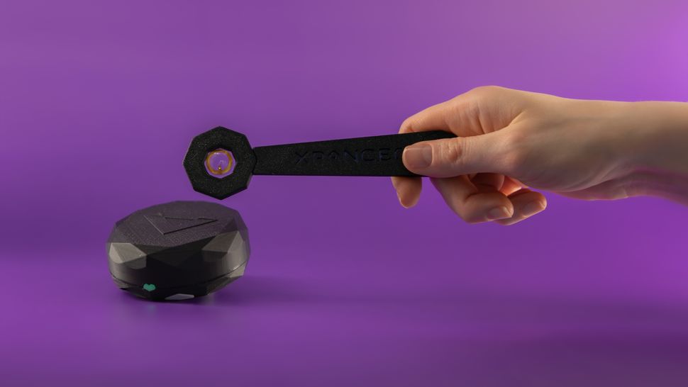 These smart contact lens prototypes could convince future me to ditch ...