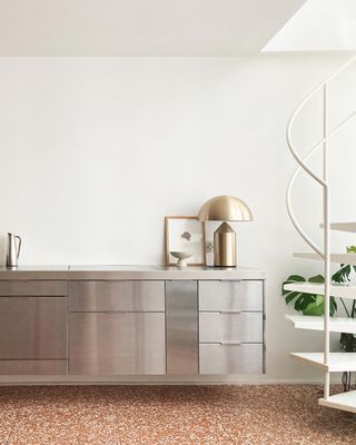 Chrome Decor Makes For the Coolest Interiors in 2025 | Livingetc