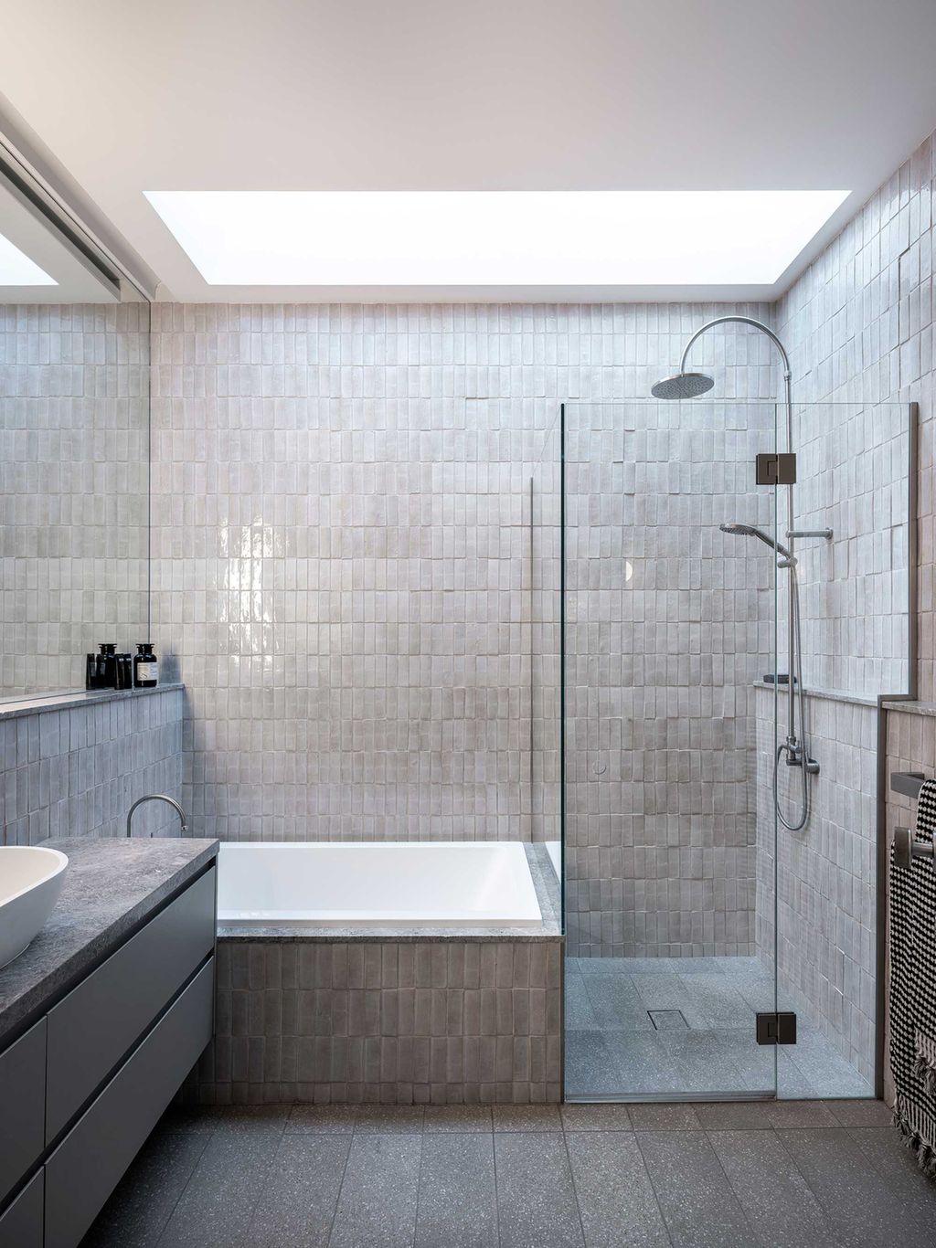 10 built-in bathtubs for a more stylish, minimalist bathroom | Livingetc