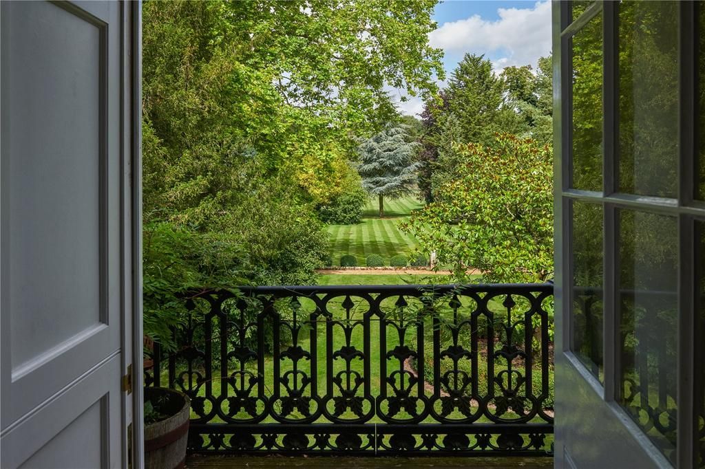 A magnificent Wiltshire country house with equestrian facilities so ...