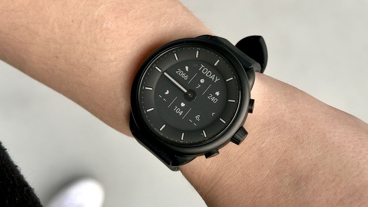 Fossil’s new smartwatch looks great and lasts for weeks | Tom's Guide