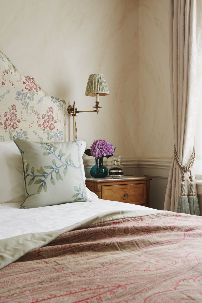 See inside a Chelsea townhouse with unique design flourishes | Homes ...