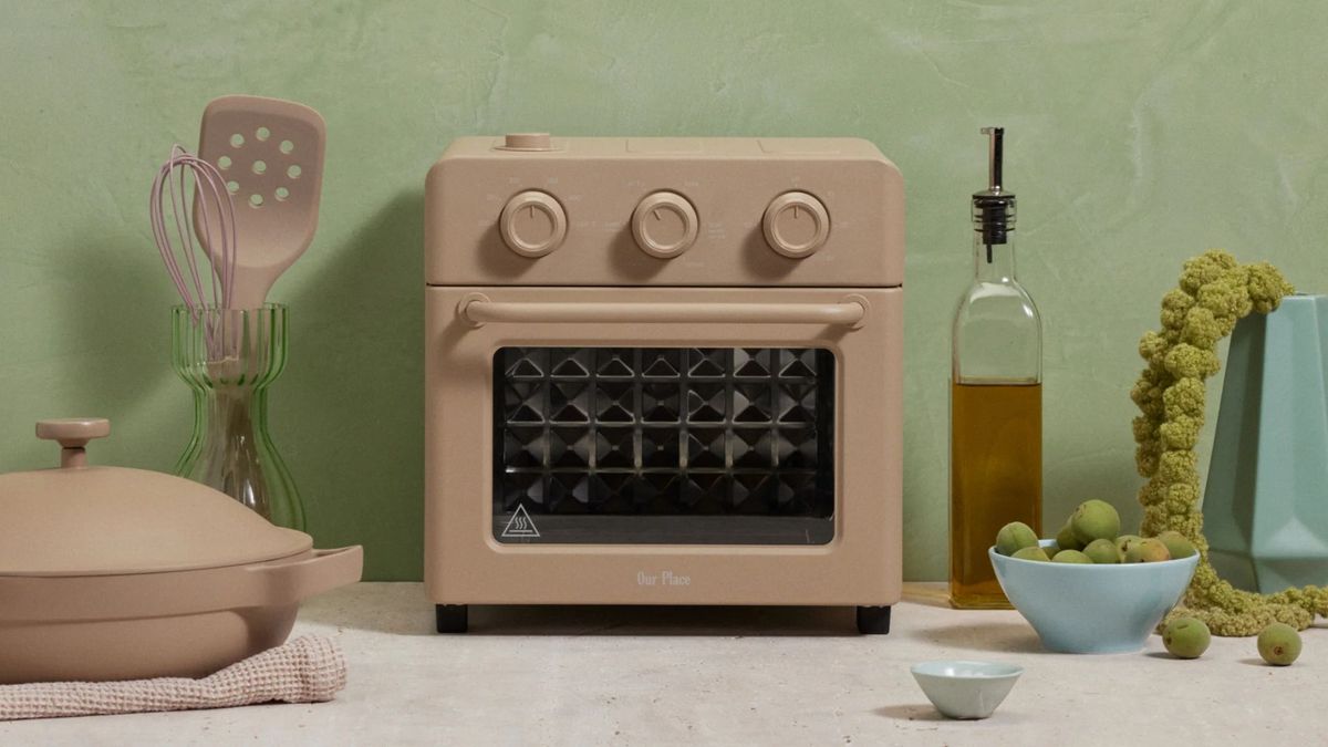 Helen Mccue - Journalist Profile - Intelligent Relations