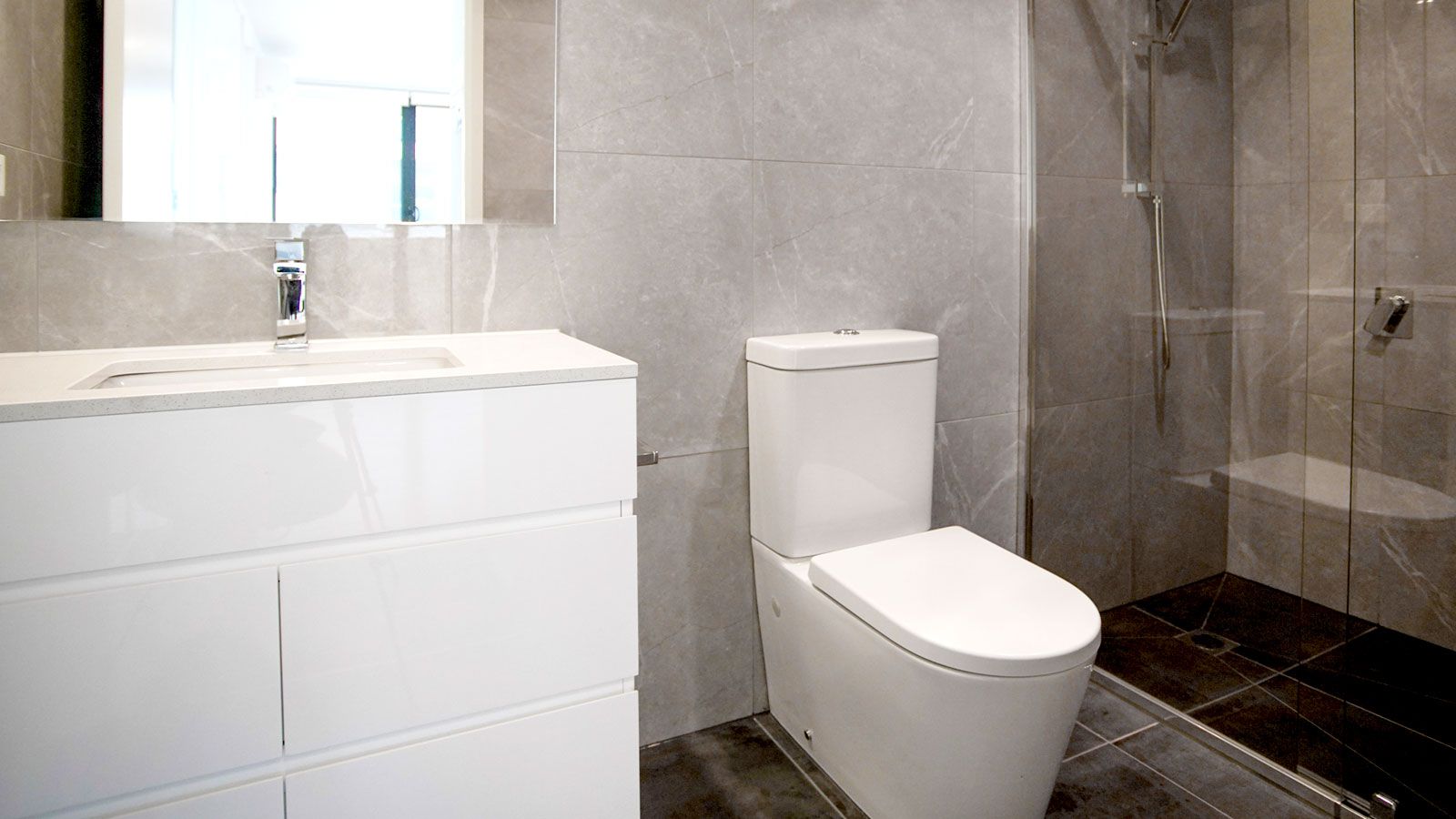 What is a closed back toilet and should I choose one? | Homebuilding