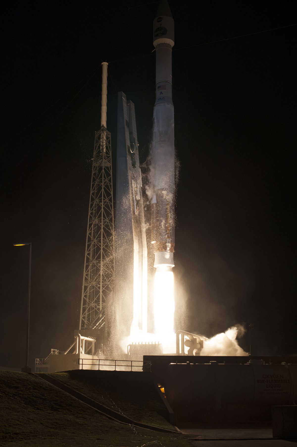 Launch Photos: NASA's TDRS-L Satellite Streaks Into Space | Space