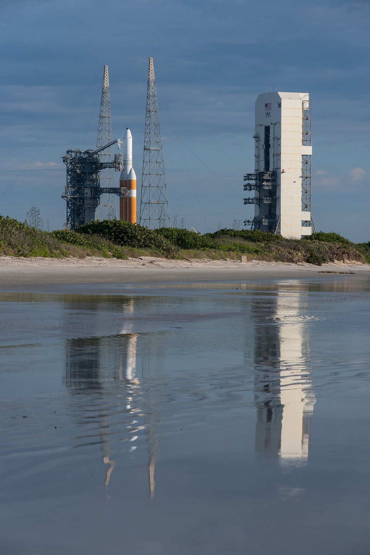 Launch Photos: Secret NROL-37 Spy Satellite Rides Delta IV Heavy Rocket ...