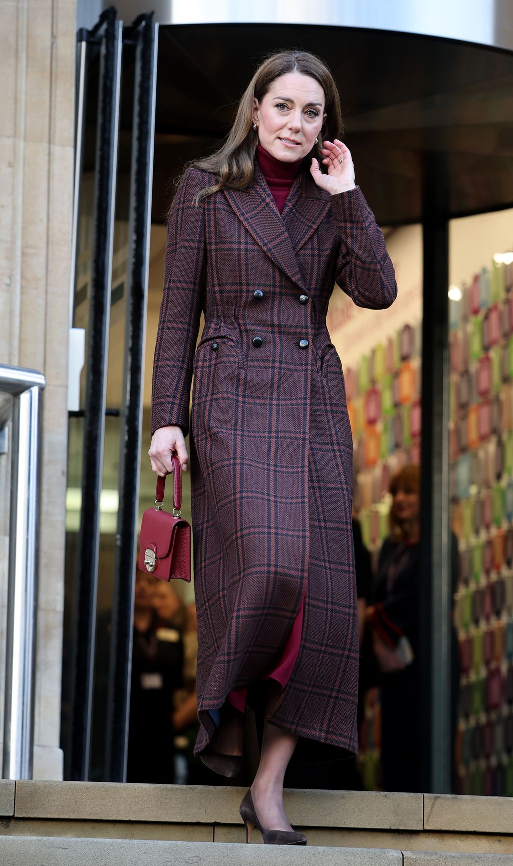 Kate Middleton Rocks a Chic New Smythson Bag and a Scarf Older Than ...