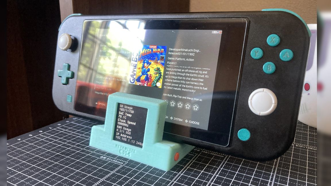 Raspberry Pi Pico Docking Station Displays Handheld Retro Game Data | Tom's Hardware
