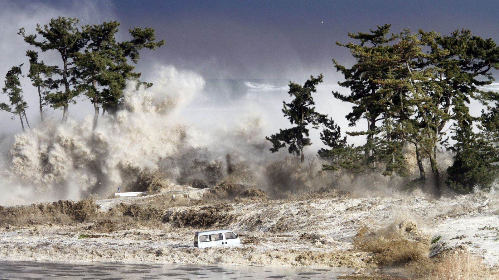 What's the difference between a tsunami and a tidal wave? | Live Science