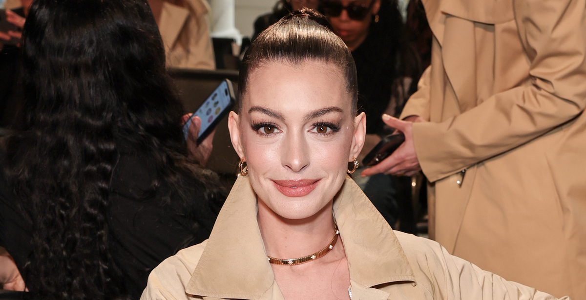 Anne Hathaway Doubles Down on Khaki at Ralph Lauren's Fall 2025 Show ...