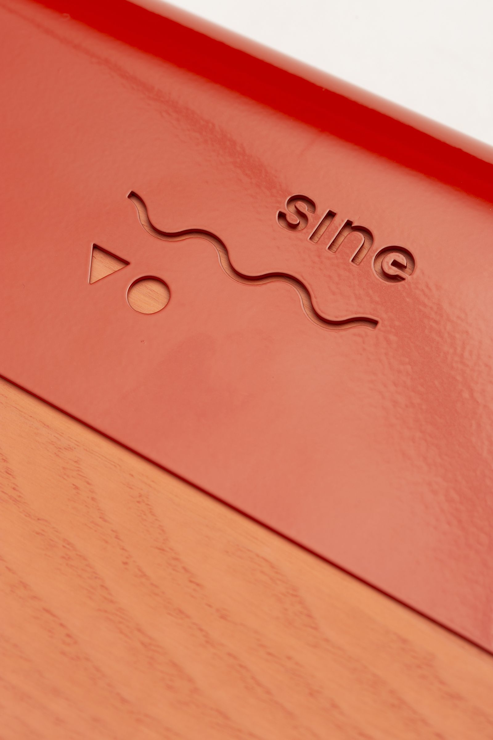 Verso Musical Instruments Sine guitar: a bold new form | Wallpaper*