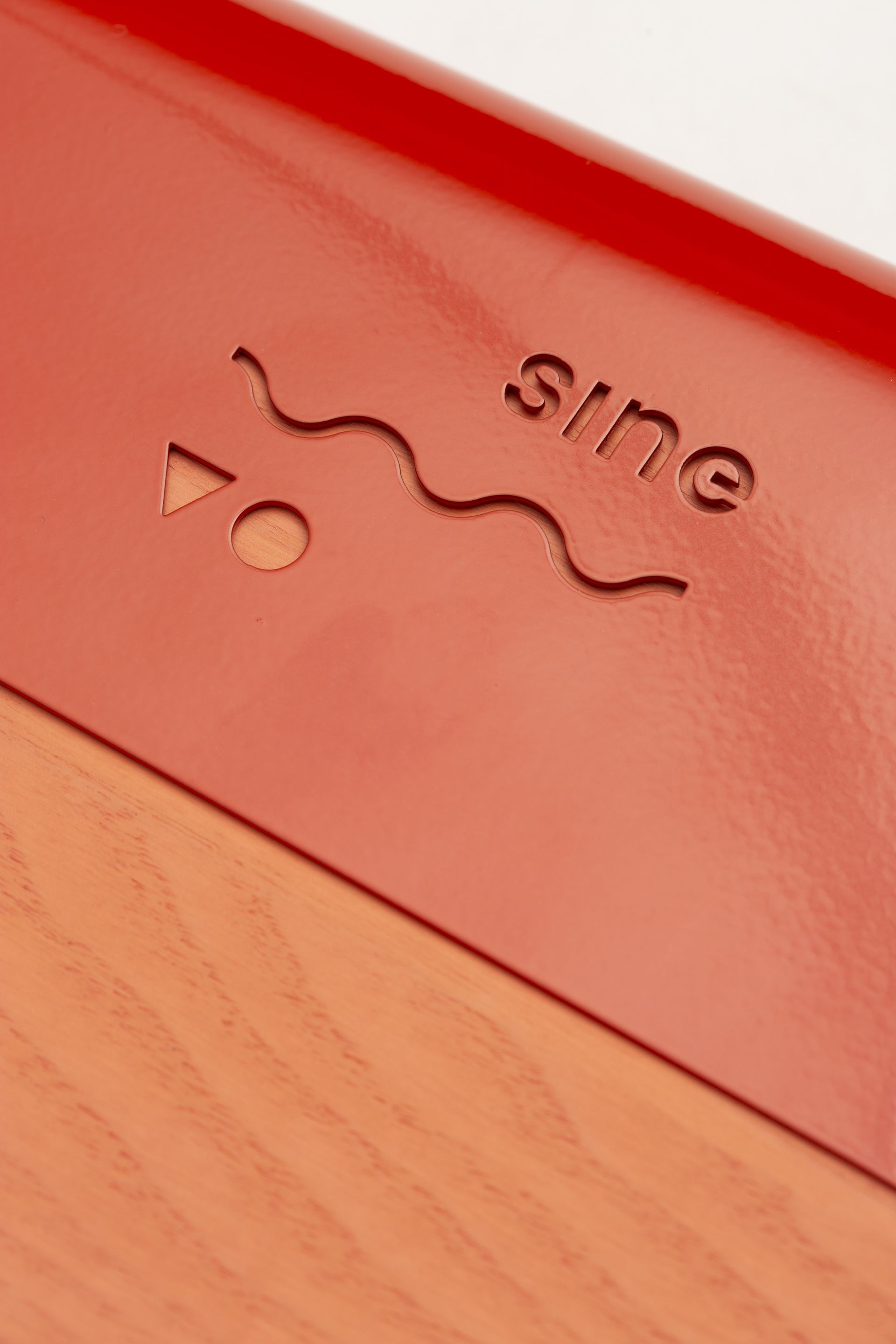 Verso Musical Instruments Sine guitar: a bold new form | Wallpaper*