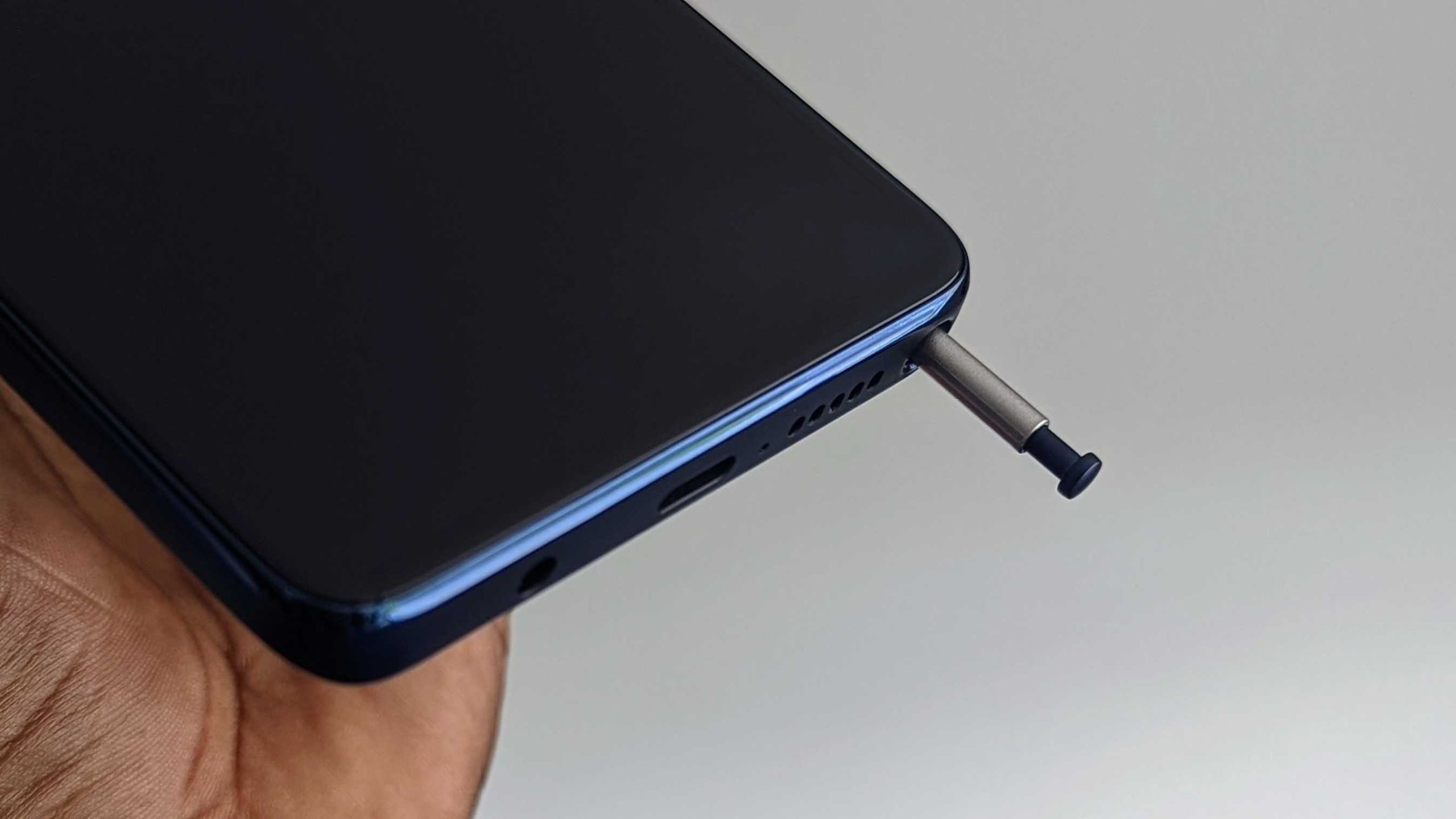 Motorola leak reveals its next stylus-toting smartphone for 2023 ...