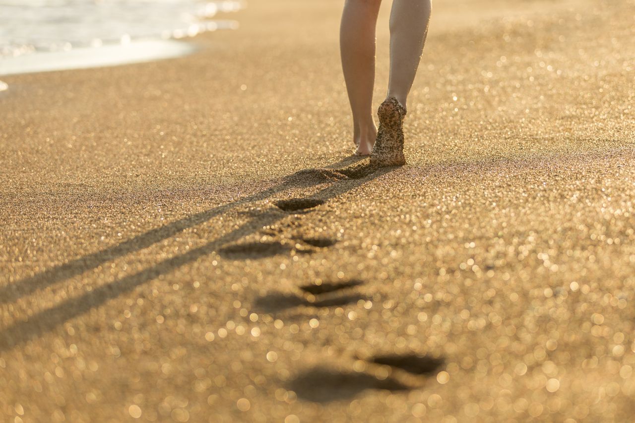 This simple trick will help you get the sand off your feet this summer ...