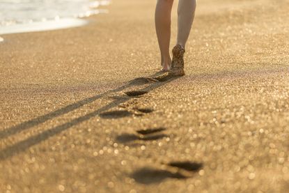 This simple trick will help you get the sand off your feet this summer ...