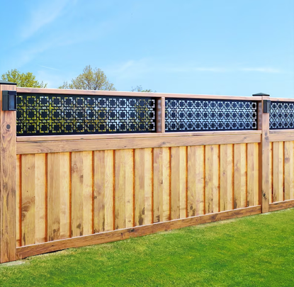 A fence topper is the solution for more privacy in backyards | Livingetc