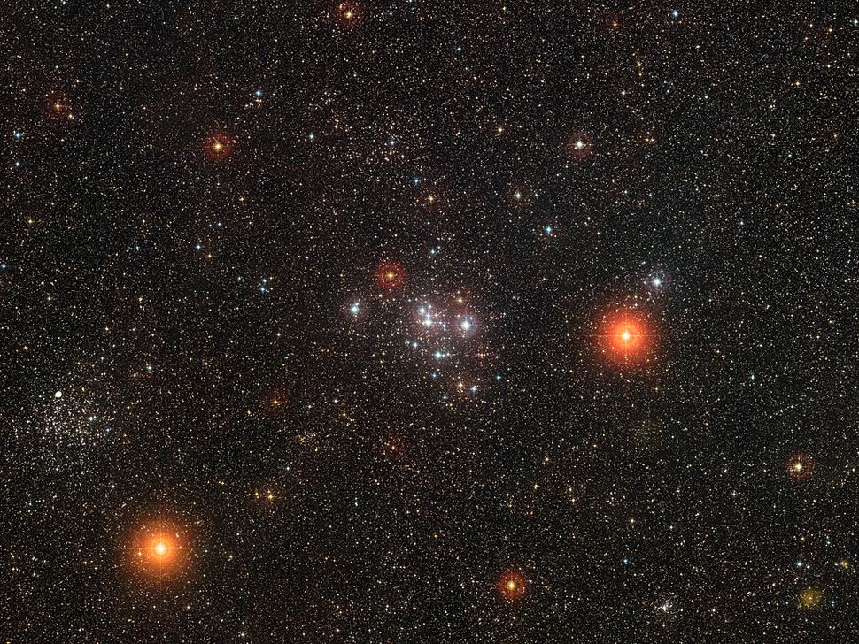 Blue Stars Sparkle in Spectacular Deep Space Star Cluster (Video ...