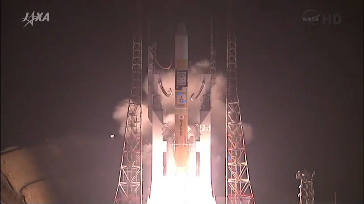 Launch Photos: NASA's GPM Satellite Soars on Japanese Rocket | Space