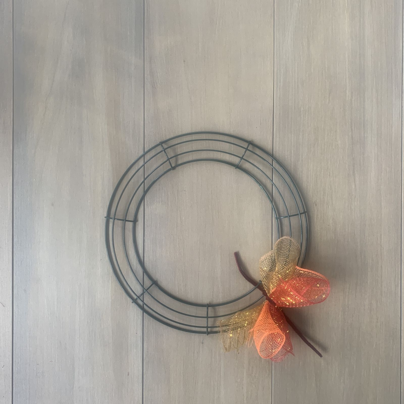 How to make a wreath with mesh: 8 easy steps for beginners | Homes and ...