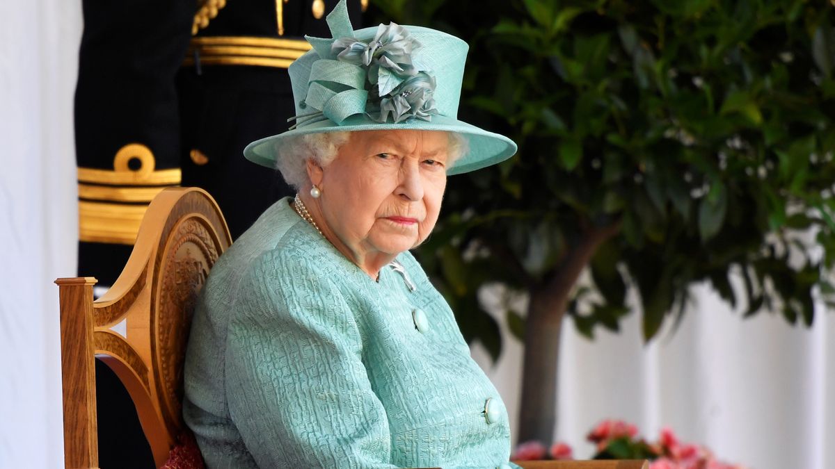 A 'distasteful' tribute to the Queen is majorly dividing opinion ...