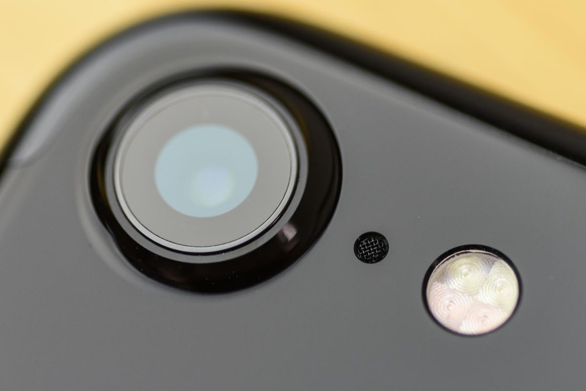 The Jet Black iPhone 7, up close | iMore