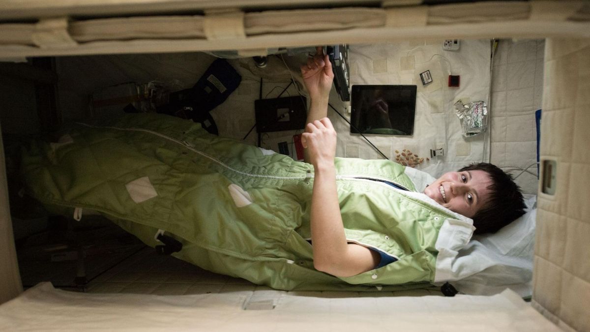 How to sleep in space: how and why astronauts struggle for shuteye ...
