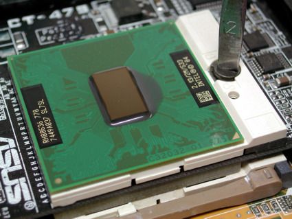 Installation, Step-by-Step - Dothan Over Netburst: Is The Pentium 4 A ...