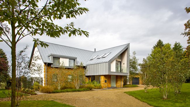 9 Front Garden Driveway Ideas for an Elegant Approach | Homebuilding