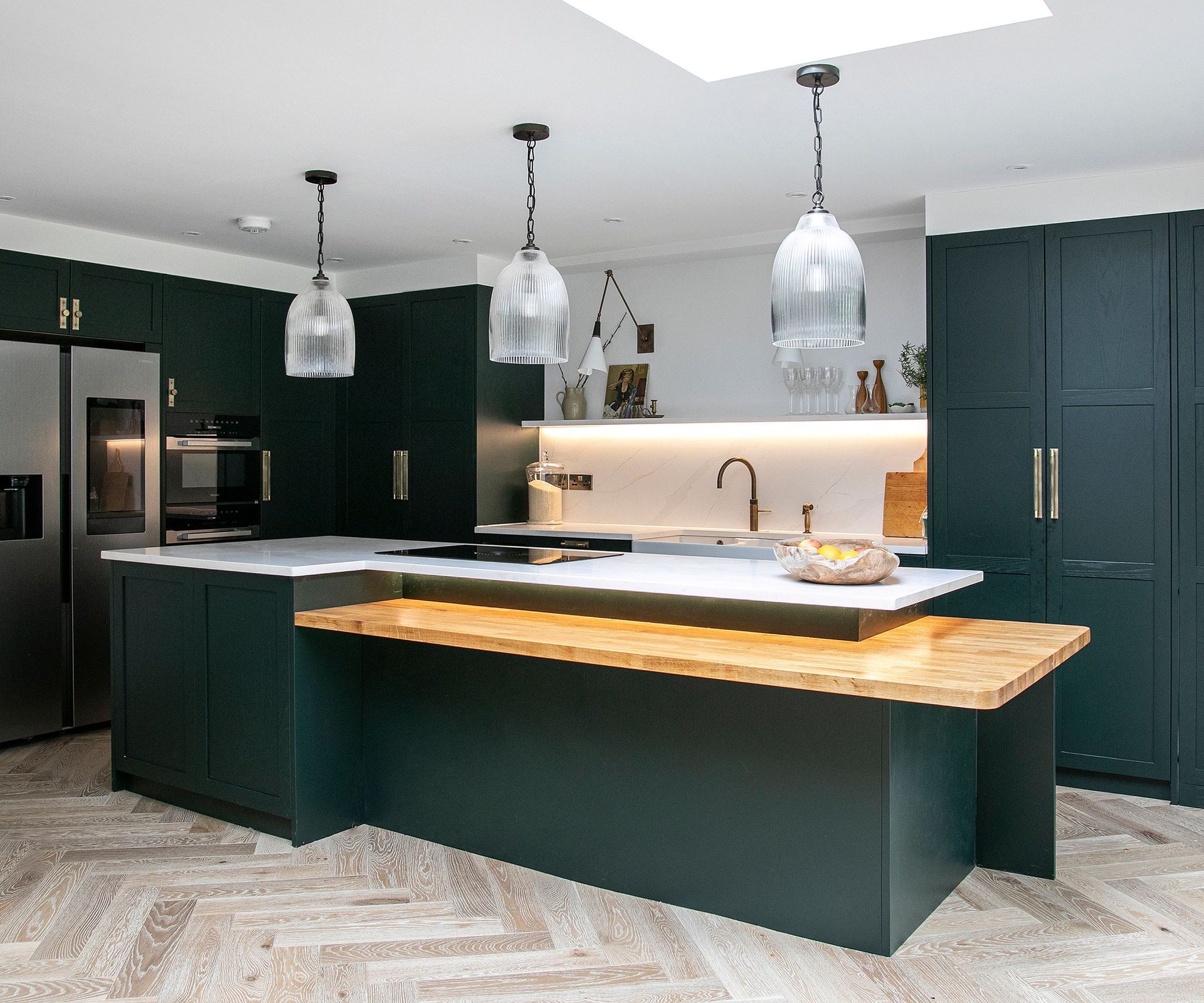 5 kitchen pendant lighting ideas for a classic scheme | Homes and Gardens