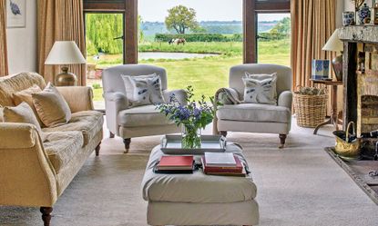 Have a wander around this idyllic rural farmhouse in Hertfordshire ...