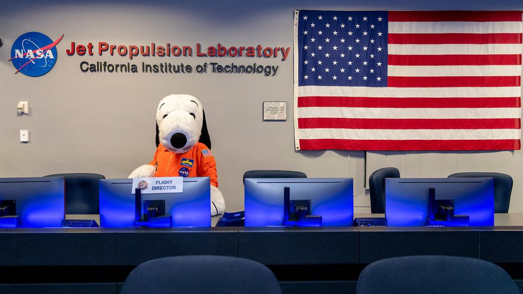 In Photos: Snoopy Visits NASA's Jet Propulsion Laboratory | Space