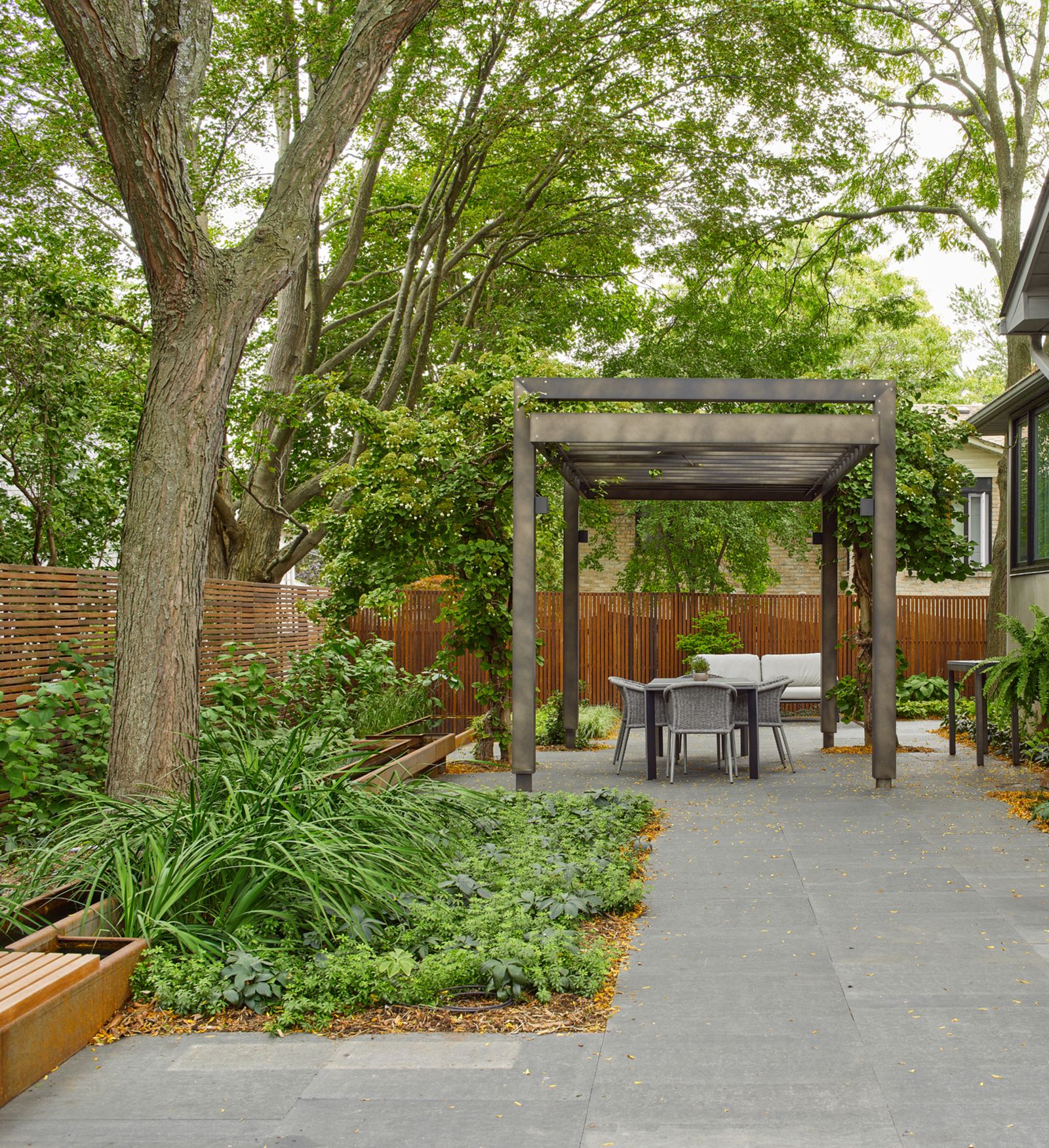 5 simple steps for designing backyard layouts for social spaces | Livingetc