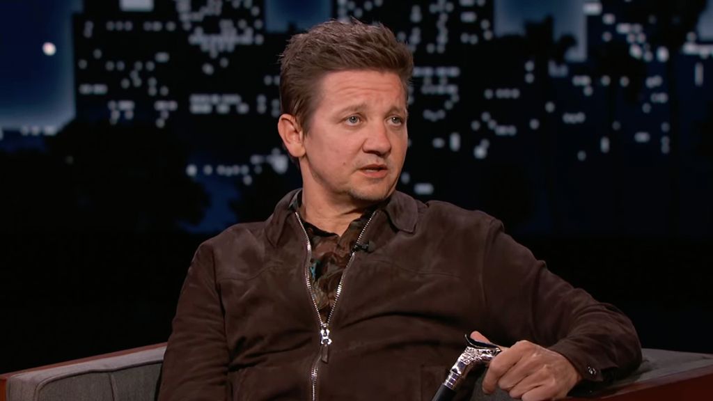 Jeremy Renner Shows Off His Progress In Inspiring Video As He Continues ...
