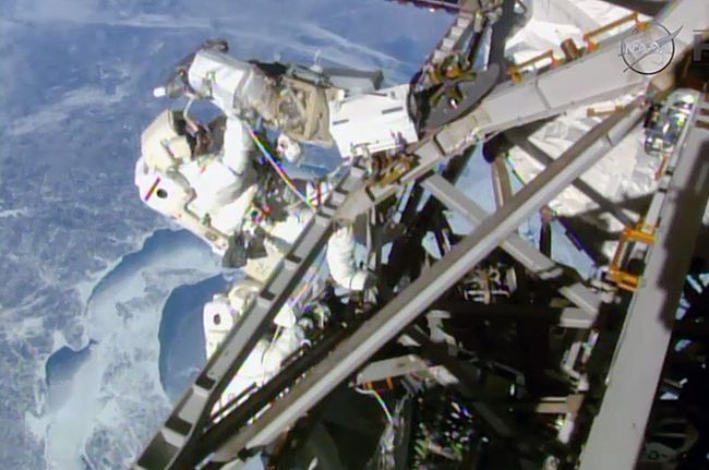 Astronauts Add Antennas, Cables to Space Station in 3rd Spacewalk | Space