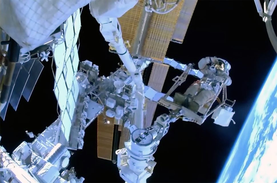 Russian cosmonaut becomes 1st to ride European robotic arm on ISS ...