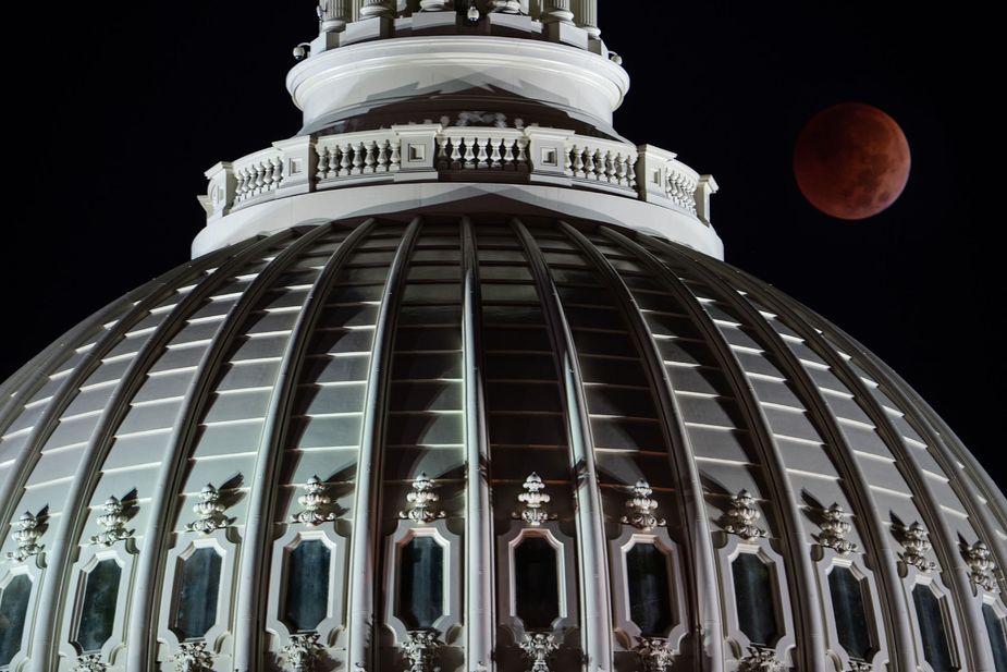 Amazing photos of the last Blood Moon lunar eclipse of 2022 (gallery ...